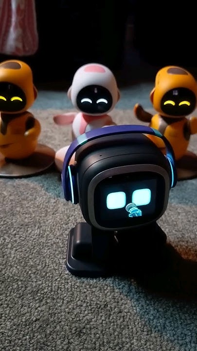 Emo robot sings while The Eilik's dance #emorobot #emopet #eilik # ...
