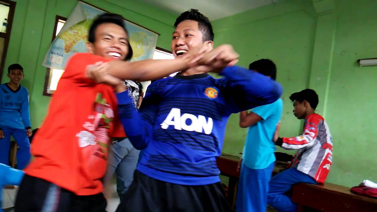 Olahraga SMK Nurus Sahid Leces - YouTube