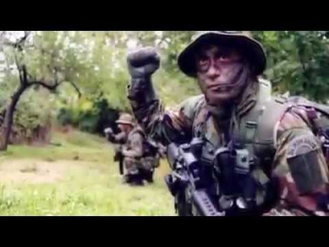 VATAN AŞKIYLA AL BAYRAĞA SARILANLAR