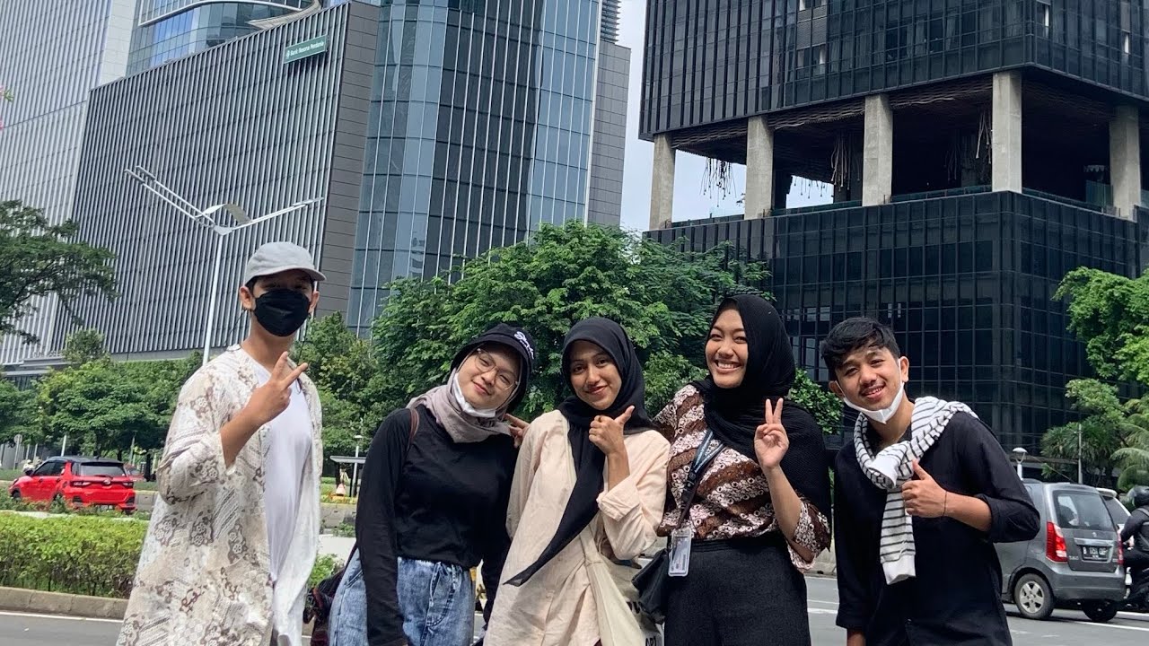 17022023 | kelana ke jakarta bersama empat orang teman. - YouTube