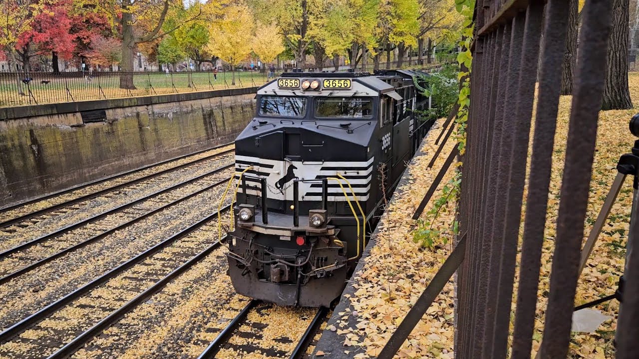 NS tier 4 GEVO leads sand train solo through Pittsburgh - YouTube