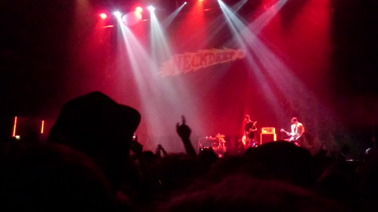 Neck Deep - Gold Steps (Alexandra Palace, 2015) - YouTube