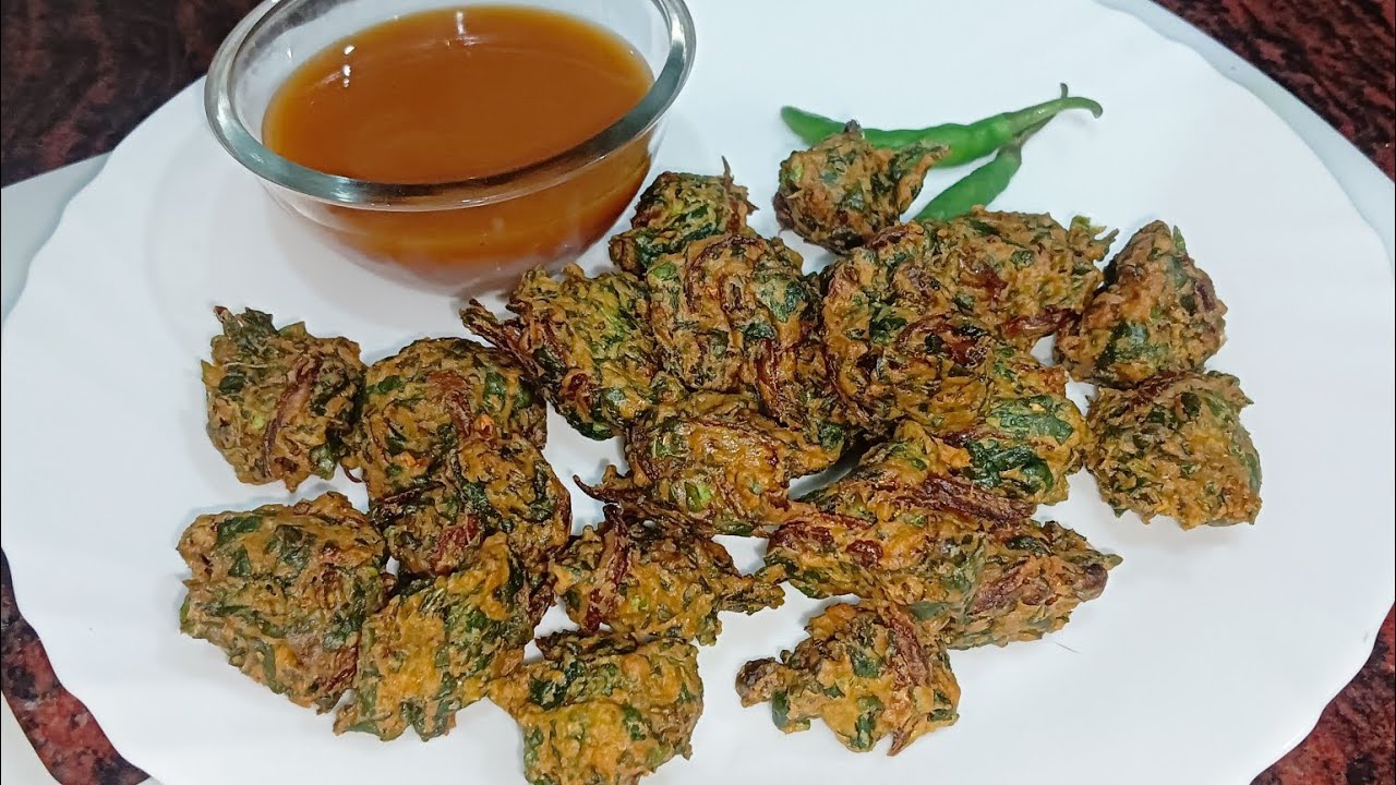 Karmi saag ke kurkure pakode | कर्मी साग के पकोड़े | Saag pakoda recipe ...