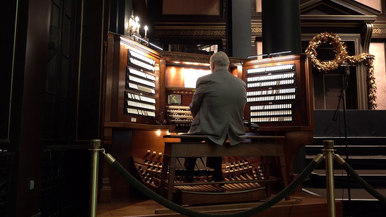 Justin Hartz plays Jingle Bells on the Longwood Organ - 12/2/2017 - YouTube
