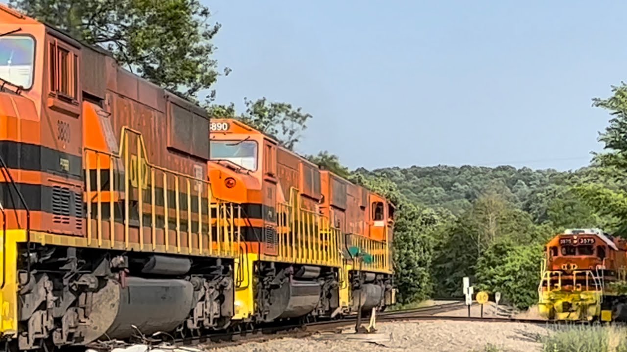 TRAIN MEET, FRIENDLY CREWS, CN LHF AGAIN AND MORE… - YouTube