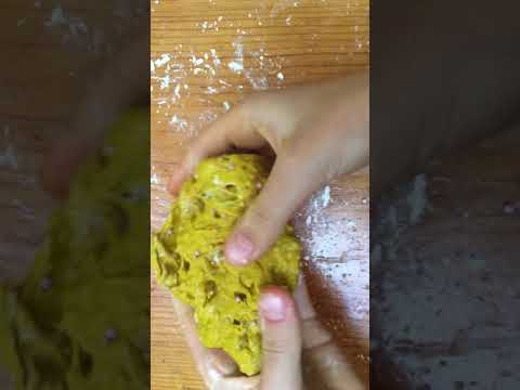 Slime mixing cornstarch 😏