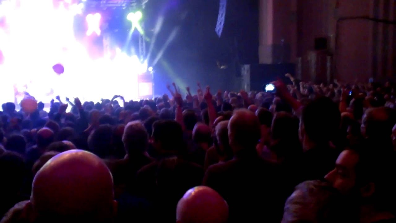 The Frantic Four - 4500 Times. The crowd at Hammersmith (15/03/2013 ...