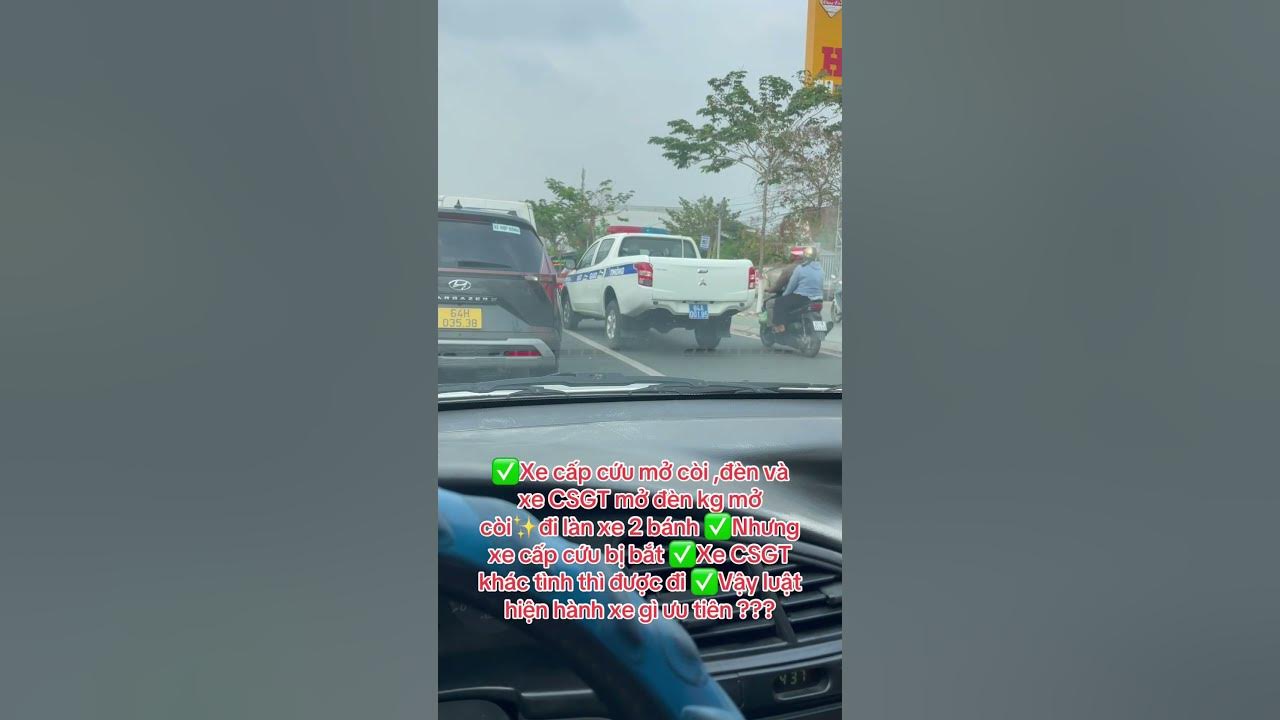 Xe cấp cứu mở còi ,đèn và xe CSGT mở đèn kg mở còi đi làn xe 2 bánh Nhưng xe cấp cứu bị bắt L168 ...