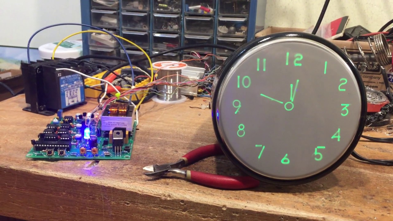 Analog oscilloscope clock 5UP1 CRT OSC5.1 prototype - YouTube