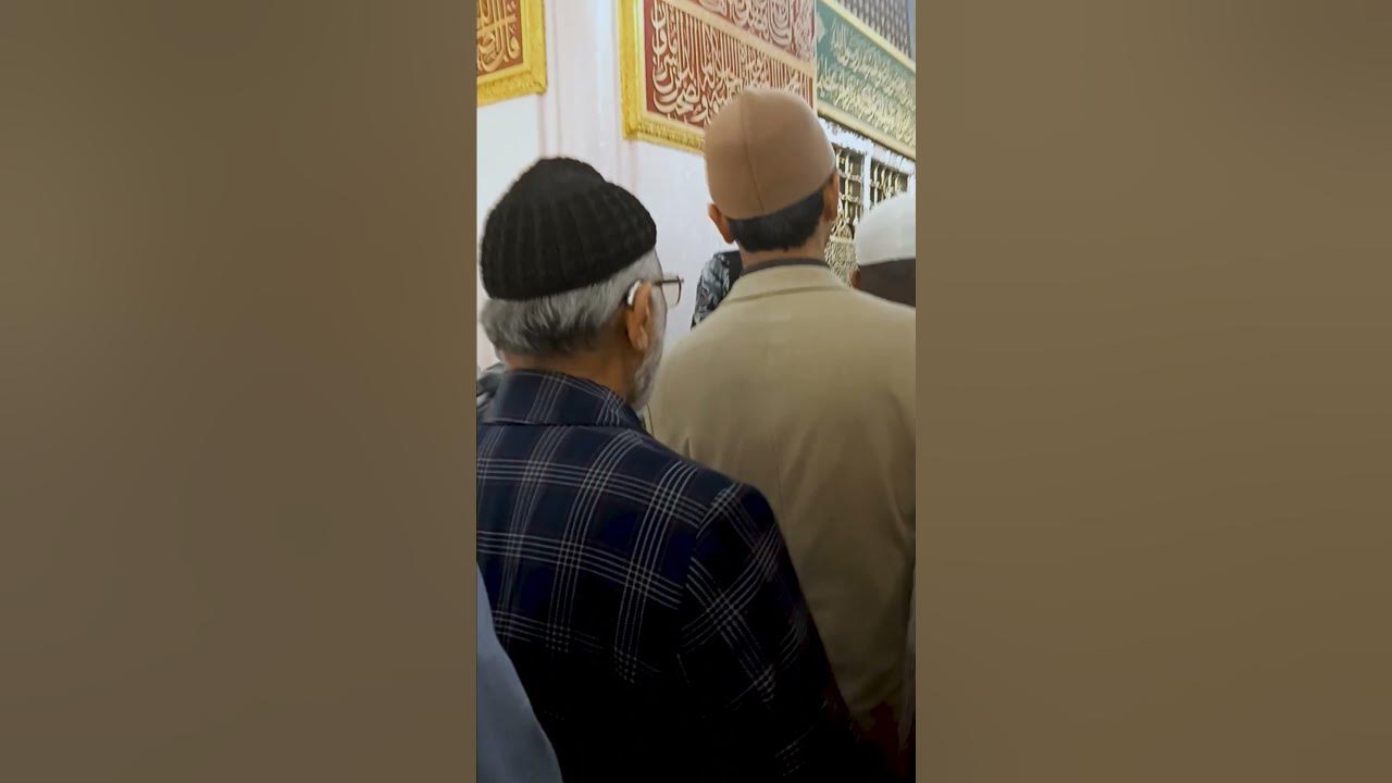 Shaykh-ul-Islam Dr. Muhammad Tahir-ul-Qadri Sending salutation in the court of Prophet Muhammadﷺ ...