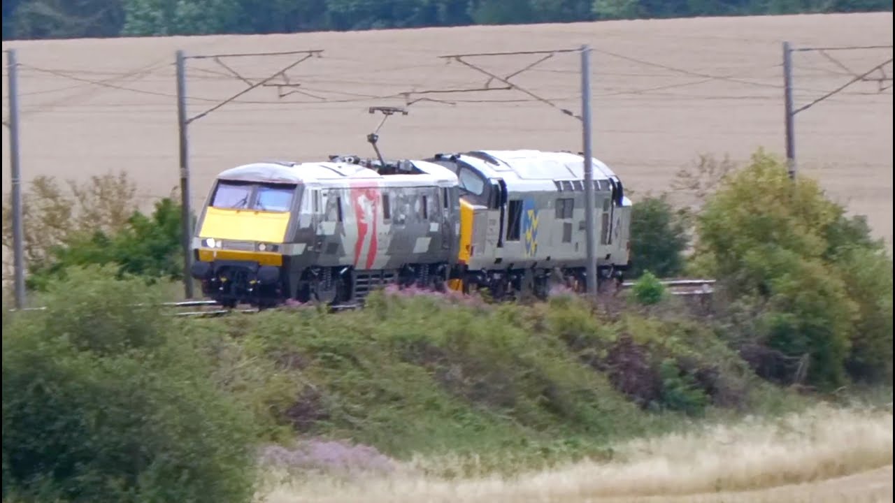 The Smurf train, Europhoenix Class 91 + 37901 ‘Mirlees Pioneer’. - YouTube