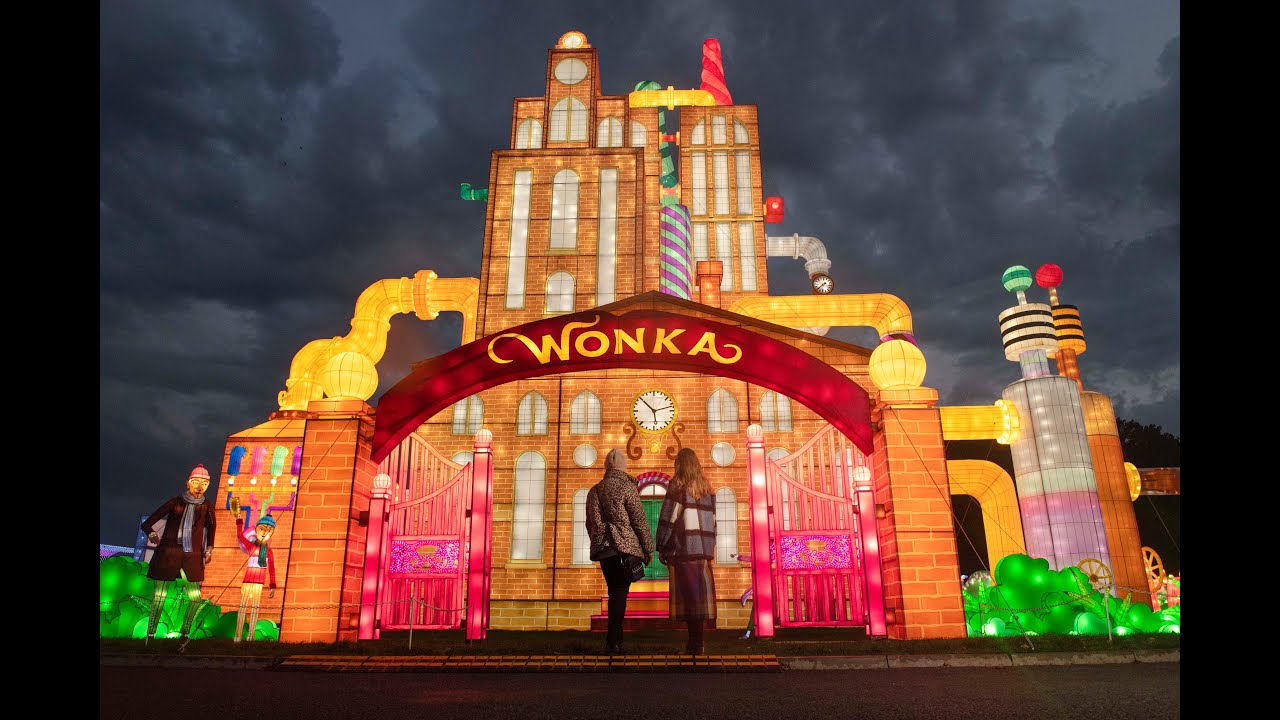 Huge illuminated Wonka Chocolate Factory awaits visitors to Longleat's ...