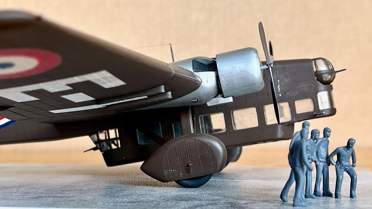 Amiot 143 - SMER 1/72 - YouTube