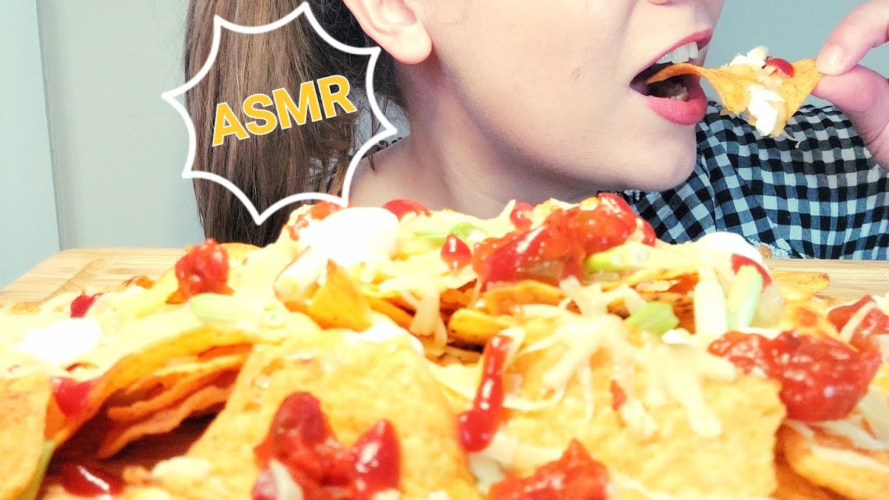 ASMR eating crunchy loaded nachos - YouTube