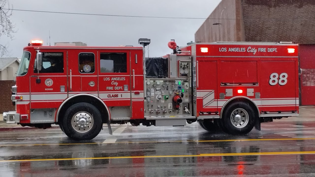 LAFD Engine 88 and Rescue 88 Responding - YouTube