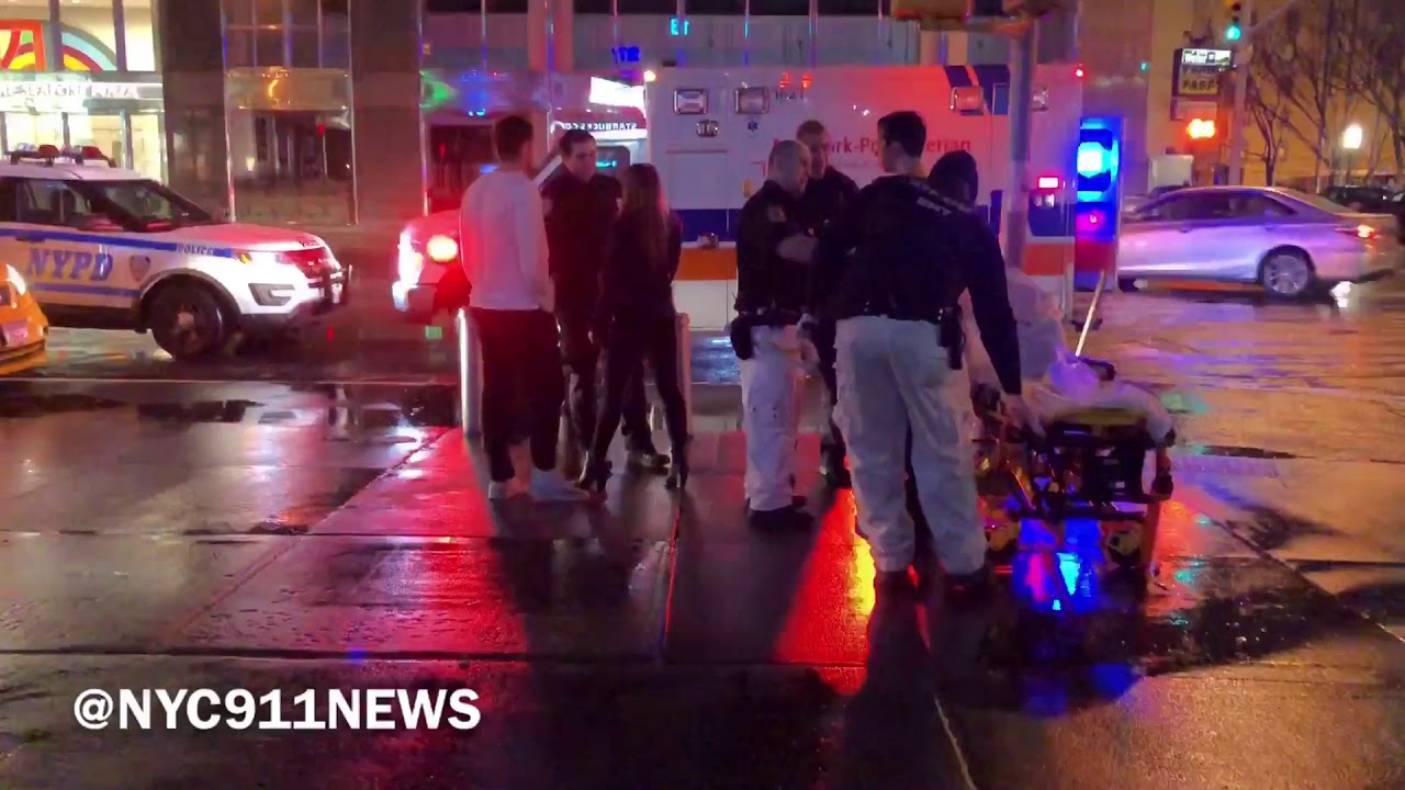 Wall St Cops help bleeding man before ambulance arrives - YouTube