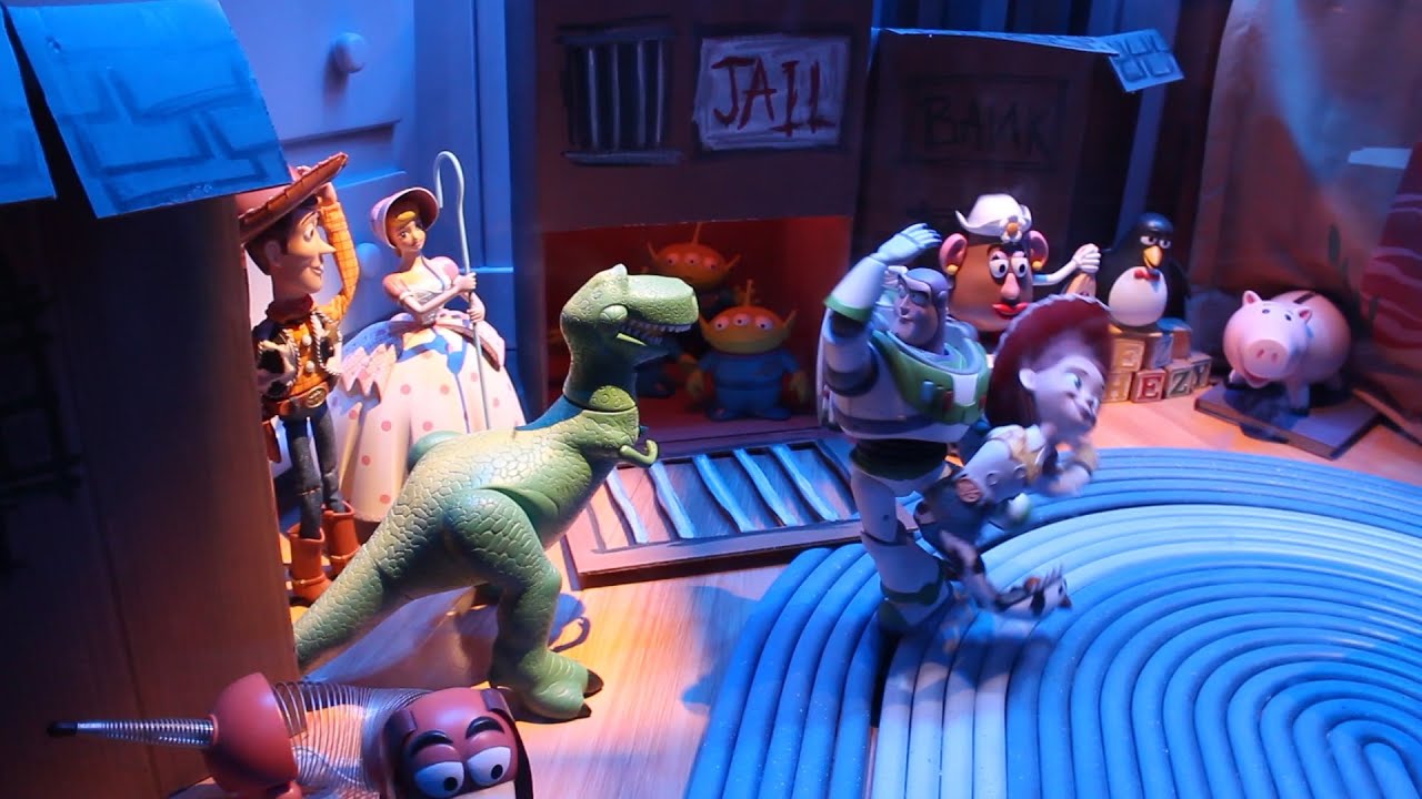 Disneyland Emporium Window Displays Main Street HD - YouTube