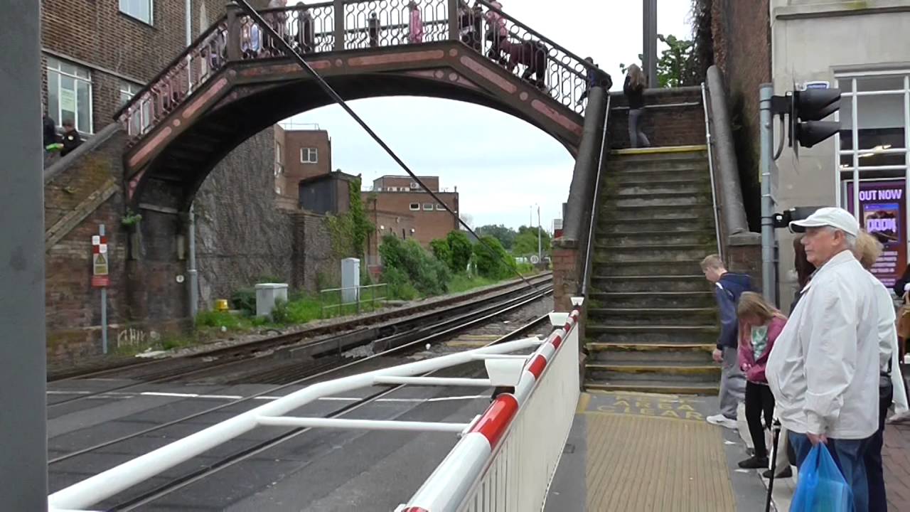 Poole High Street Level Crossing Dorset 01/06/16 - YouTube