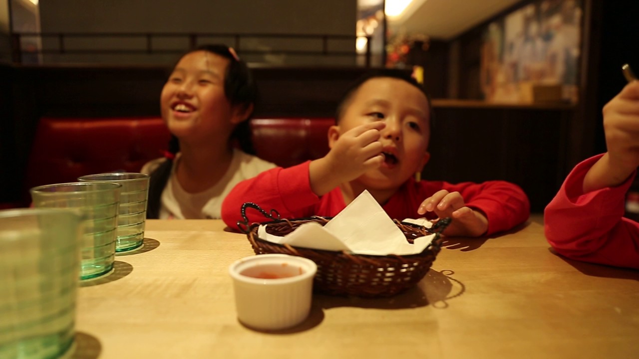 5D3 5374庭瑜喝檸檬水寶萊納 - YouTube