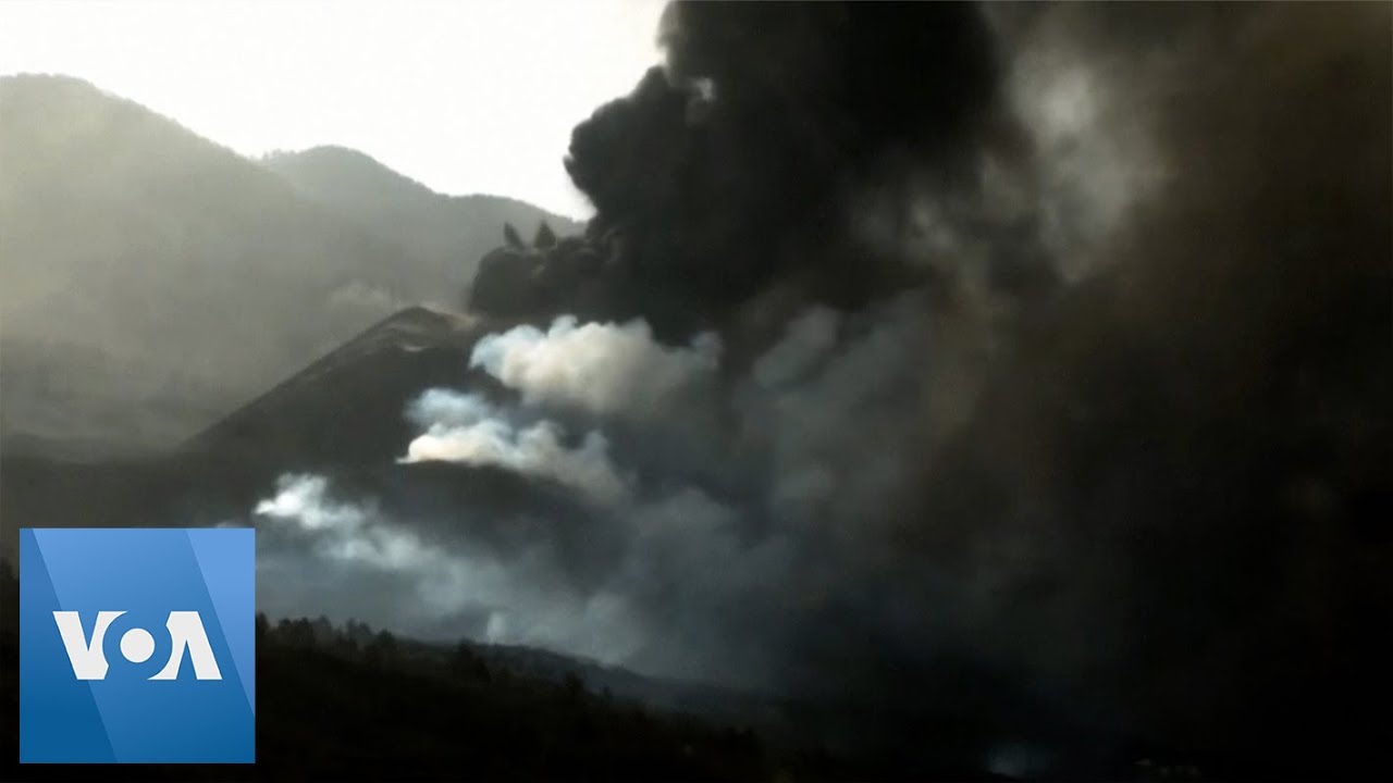 La Palma Volcano Belches Black and White Smoke - YouTube