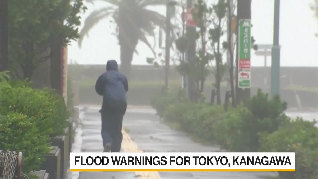 At Least Two Killed in Japan Typhoon - YouTube
