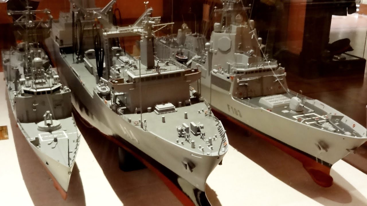 Buques de guerra y navíos a escala en el Museo Naval de la Armada ...