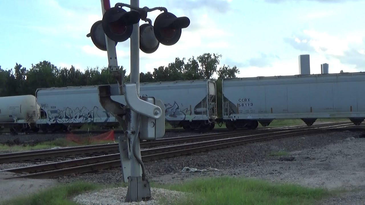 Union Pacific 7692 Tower 26 Railfanning Houston Texas - YouTube