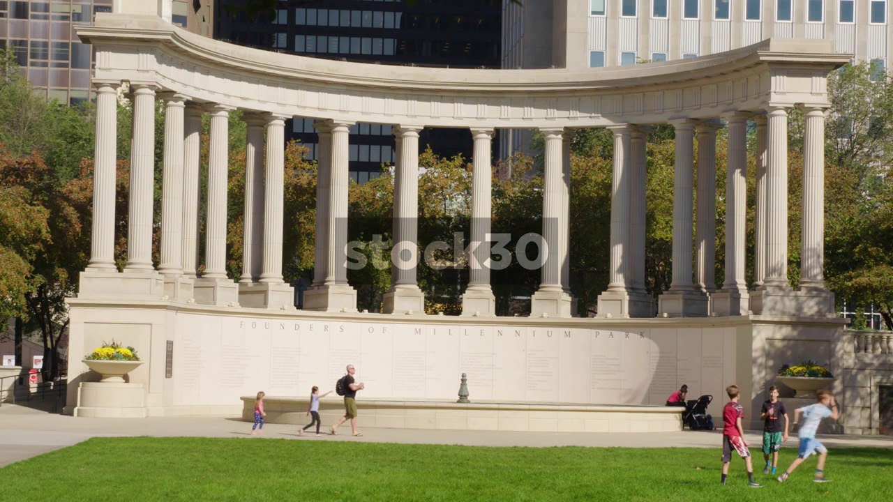 Millennium Monument At Wrigley Square In Chicago, USA - YouTube