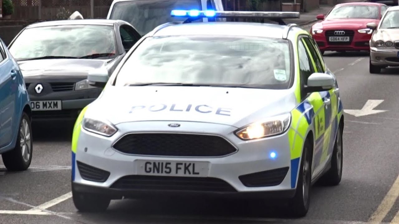 Police Car Responding - Siren & Lights - Kent Police Ford Focus - YouTube
