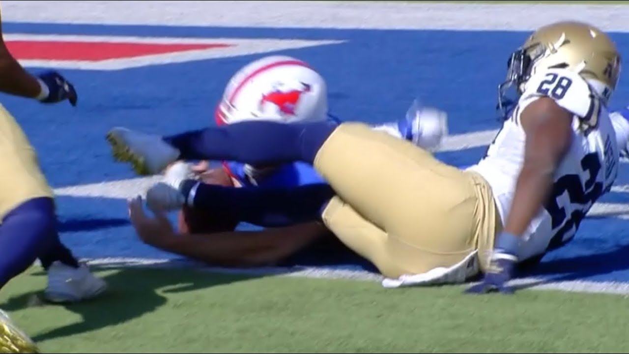 THE LONGSNAPPER? SMU’s LONGSNAPPER recovers a muffed punt in the ...