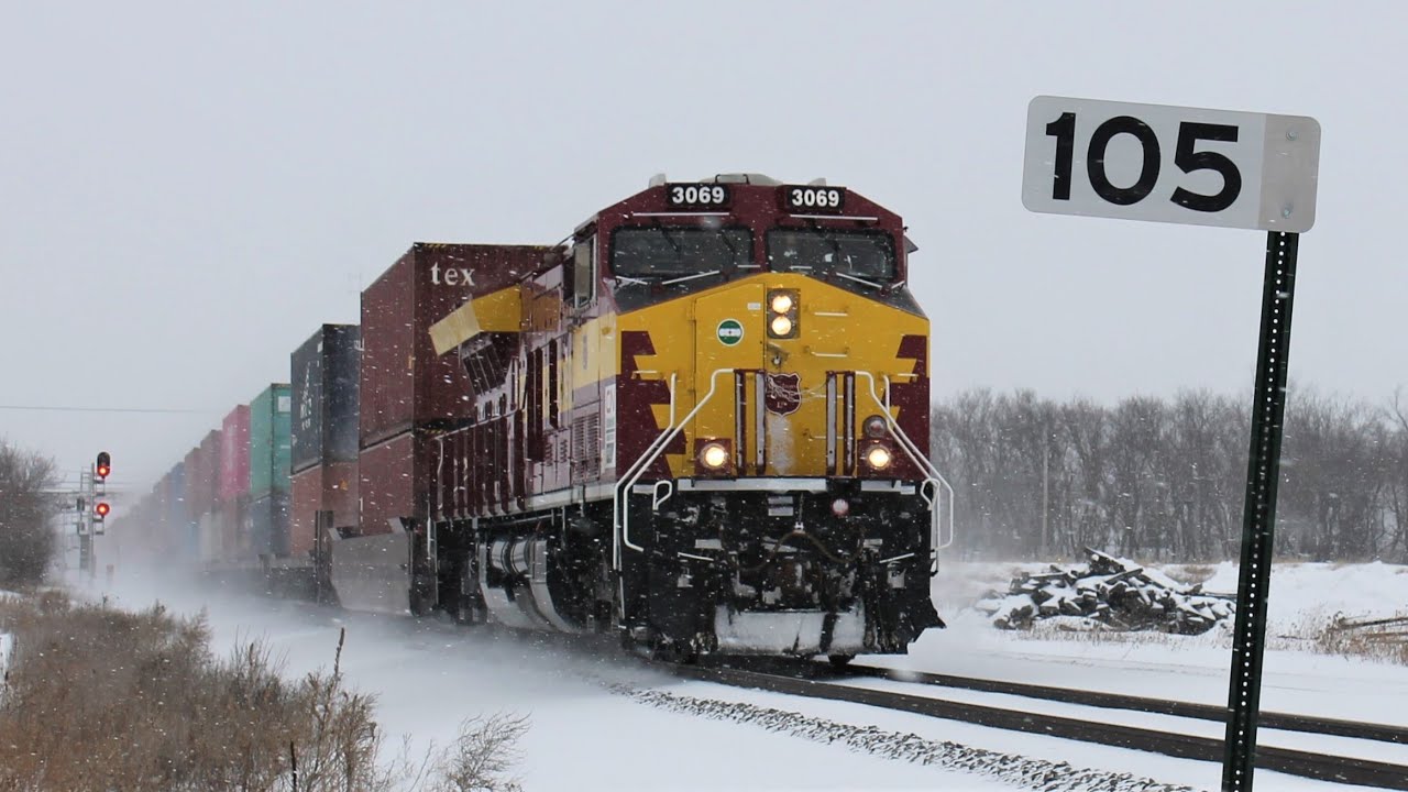 CN 3069 Wisconsin Central Heritage ET44AC of the Canadian National ...