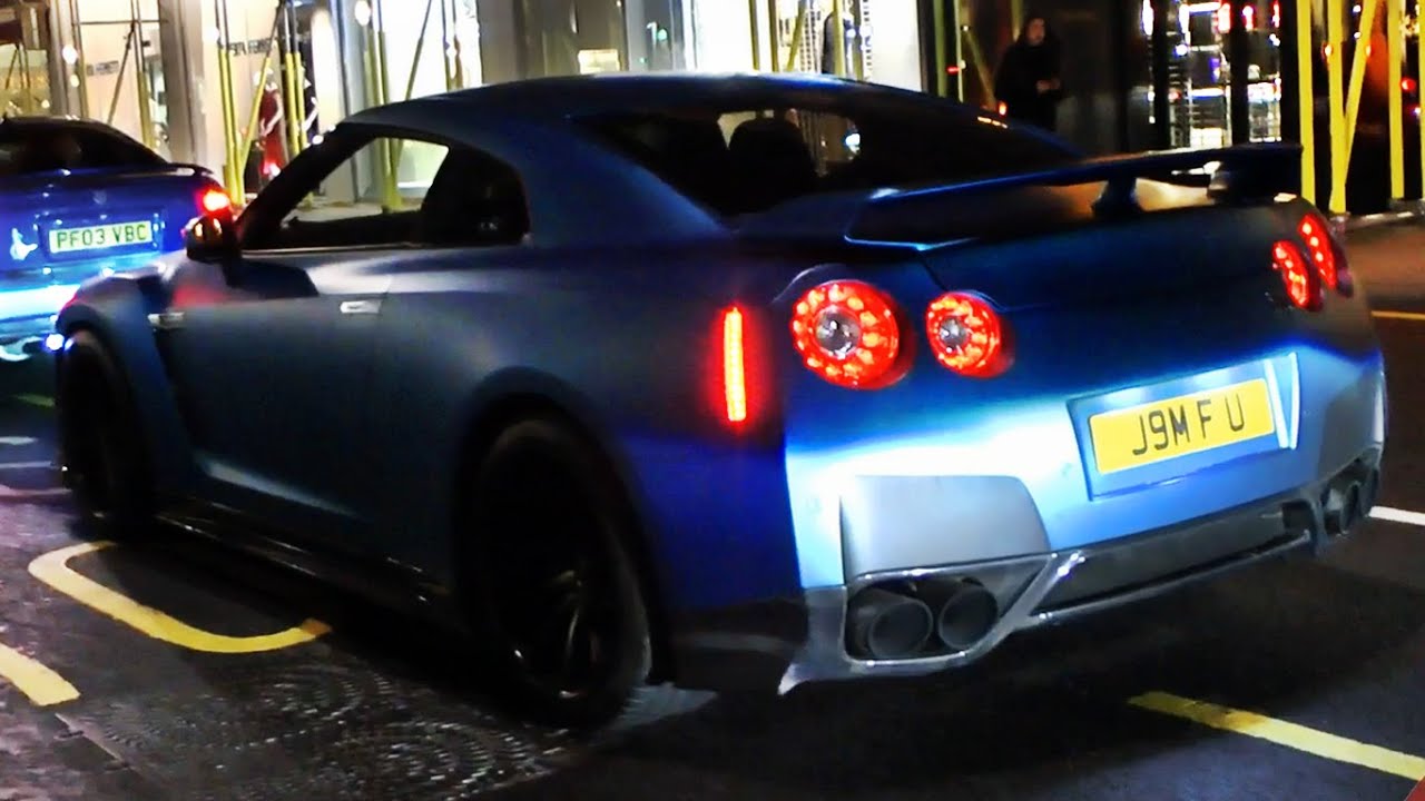 LOUD Nissan GT-R revs in London - YouTube