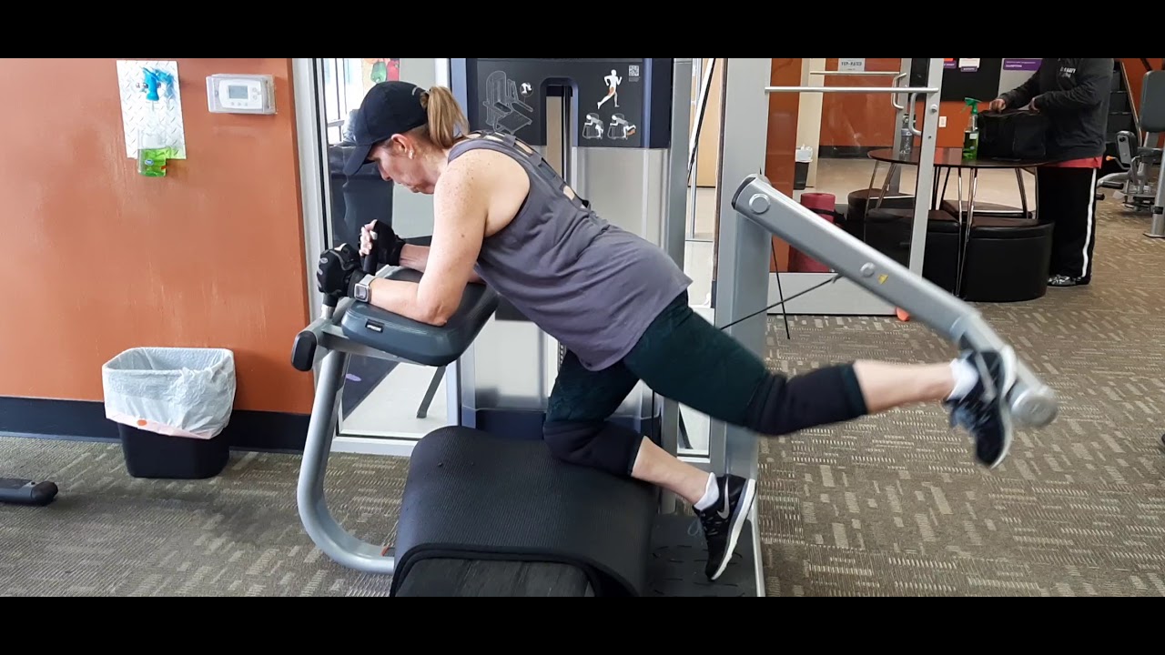 Machine Kneeling Kickback - YouTube