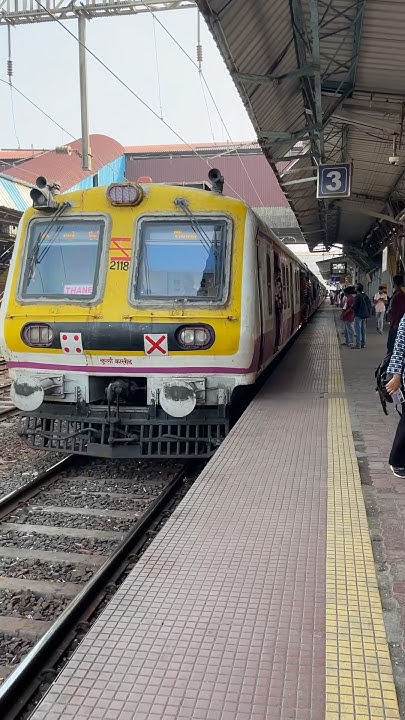 Thane Local Train Arrival at Dombivali Railways Station ll Mumbai Local Train - YouTube