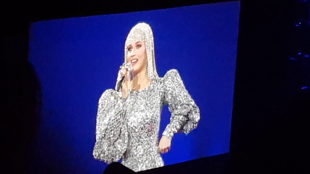 Katy Perry speaks to the audience in Adelaide (Witness the Tour ...
