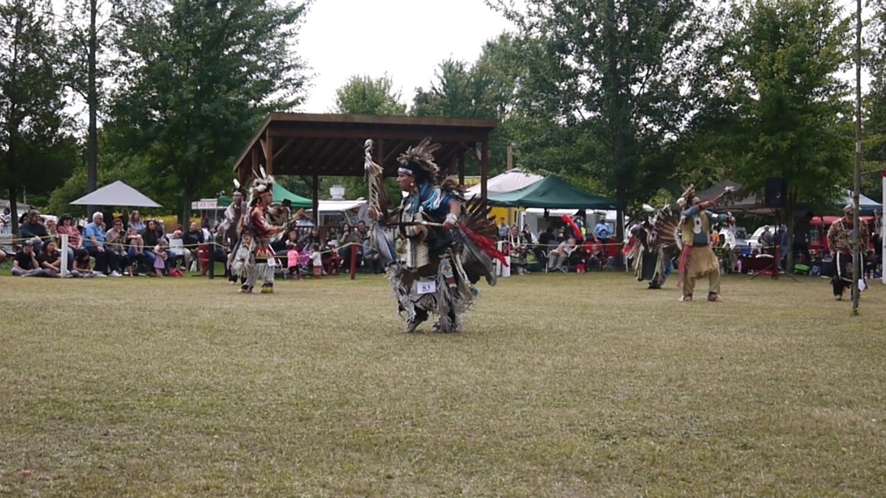 Mens Traditional Moraviantown Powwow 2017 - YouTube