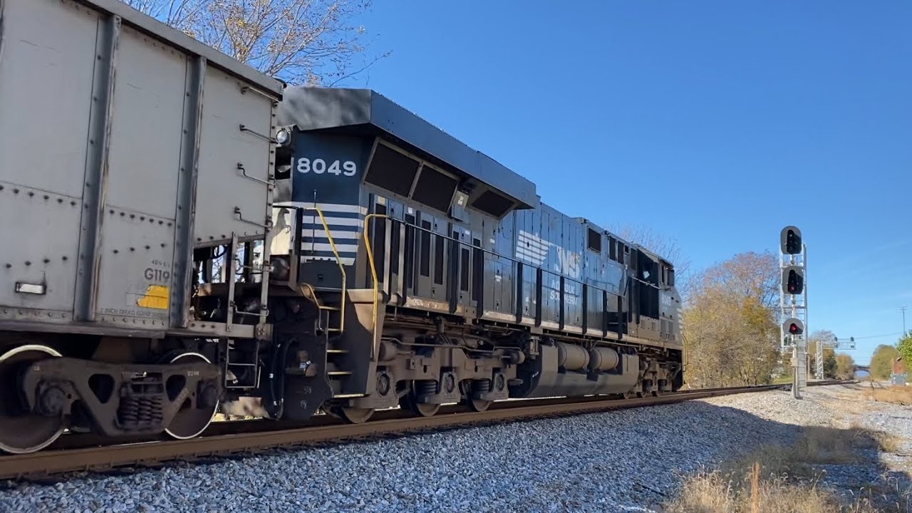 NS 279 & NS 821 with friendly crews through CP Big Otter! - YouTube