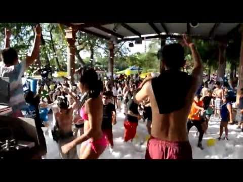 Concepto EDM - House AT The River 2013