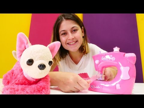 Ayşe Loli'nin eteğini dikiyor. Bebek bakma oyunları