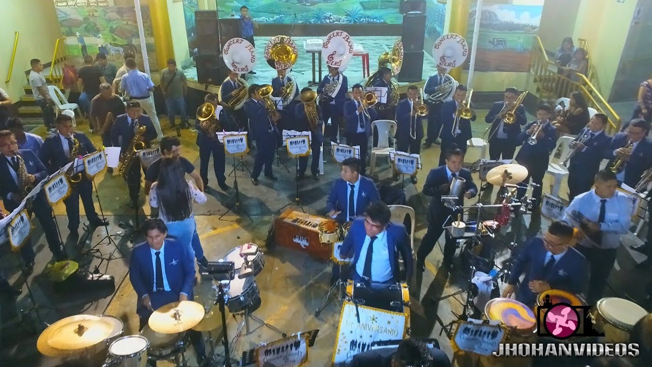 BANDA CONCERT BAND PERÚ 2018 - MIX HUAYNOS - 1er ANIVERSARIO - YouTube