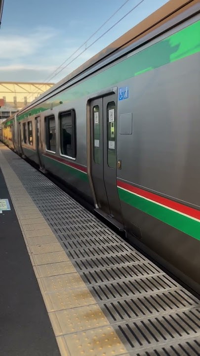 朝日が入る岩切駅に到着するE721系。 #東北本線 #鉄道 #電車 #jr線 #train #jr東 #shorts - YouTube