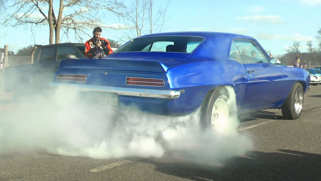 Muscle Cars leaving a Car Show 2016 - YouTube