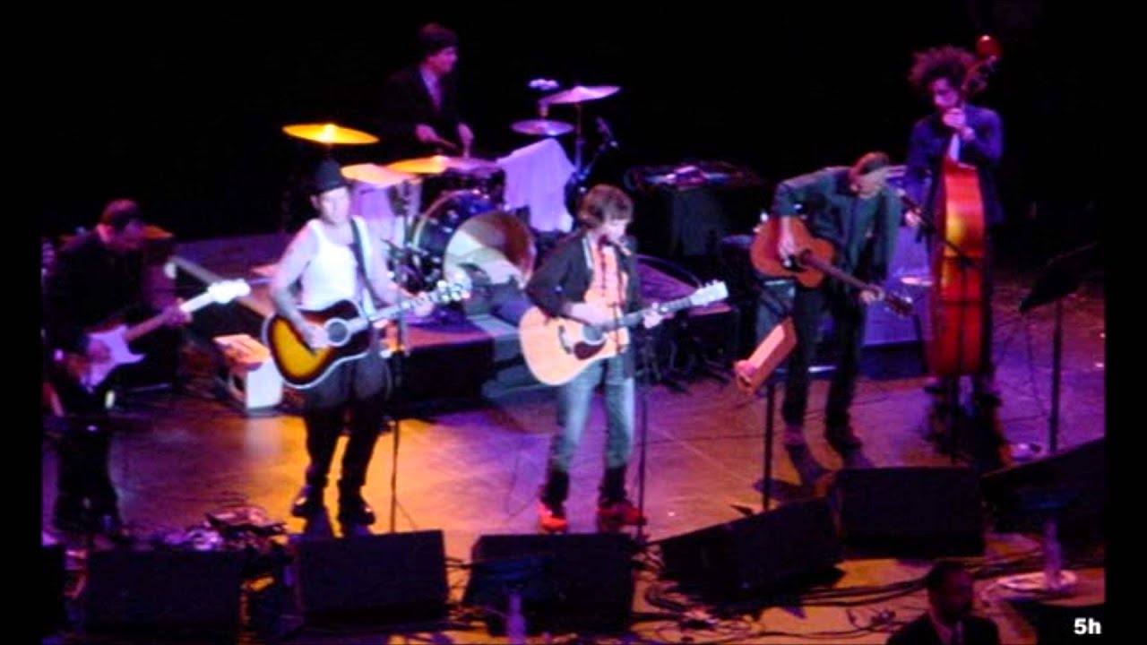 Eddie Vedder and Beck Sleepless Nights - YouTube