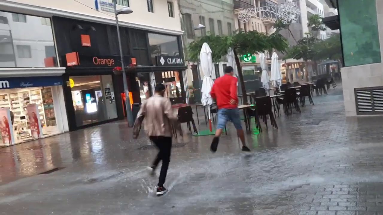 ATM HEAVY RAIN AT LANZAROTE | TORMENTA LANZAROTE - YouTube