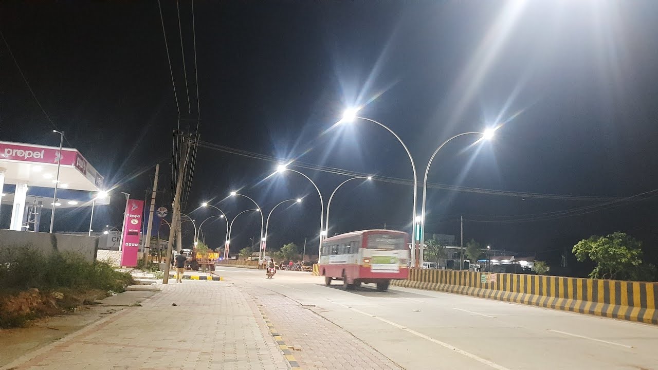 Streets of Chitradurga... Davanagere, Challakere roads Night view ...