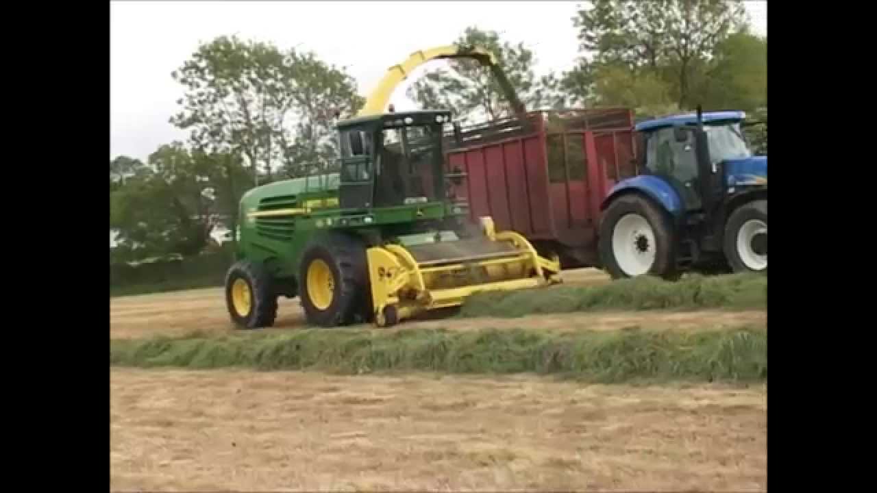 John Deere 7450 SPFH filling Six trailers - YouTube