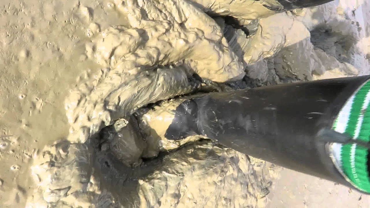 Cebo wellies in tidal mud pool - part 3 - welly gets stuck in mud ...