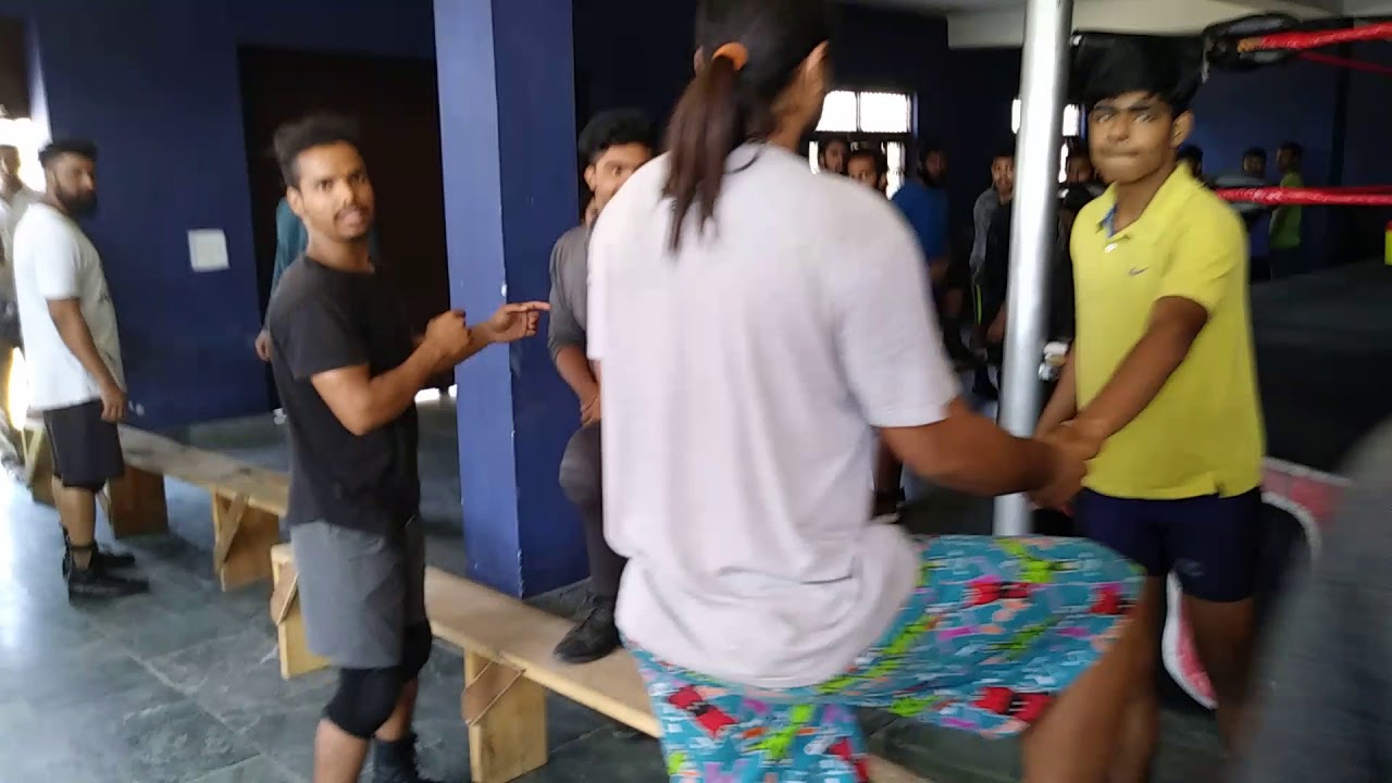 Bench Cardio w\ Coach Xavier Justice in CWE India. - YouTube