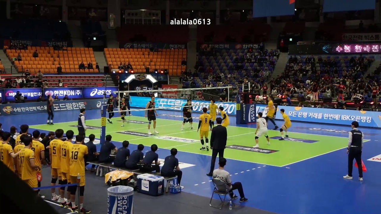 200128 한국전력vsKB손해보험 박태환 서브에이스와 가빈 공격 - YouTube