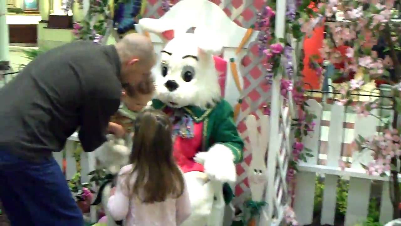 KIDS VISIT THE EASTER BUNNY - YouTube